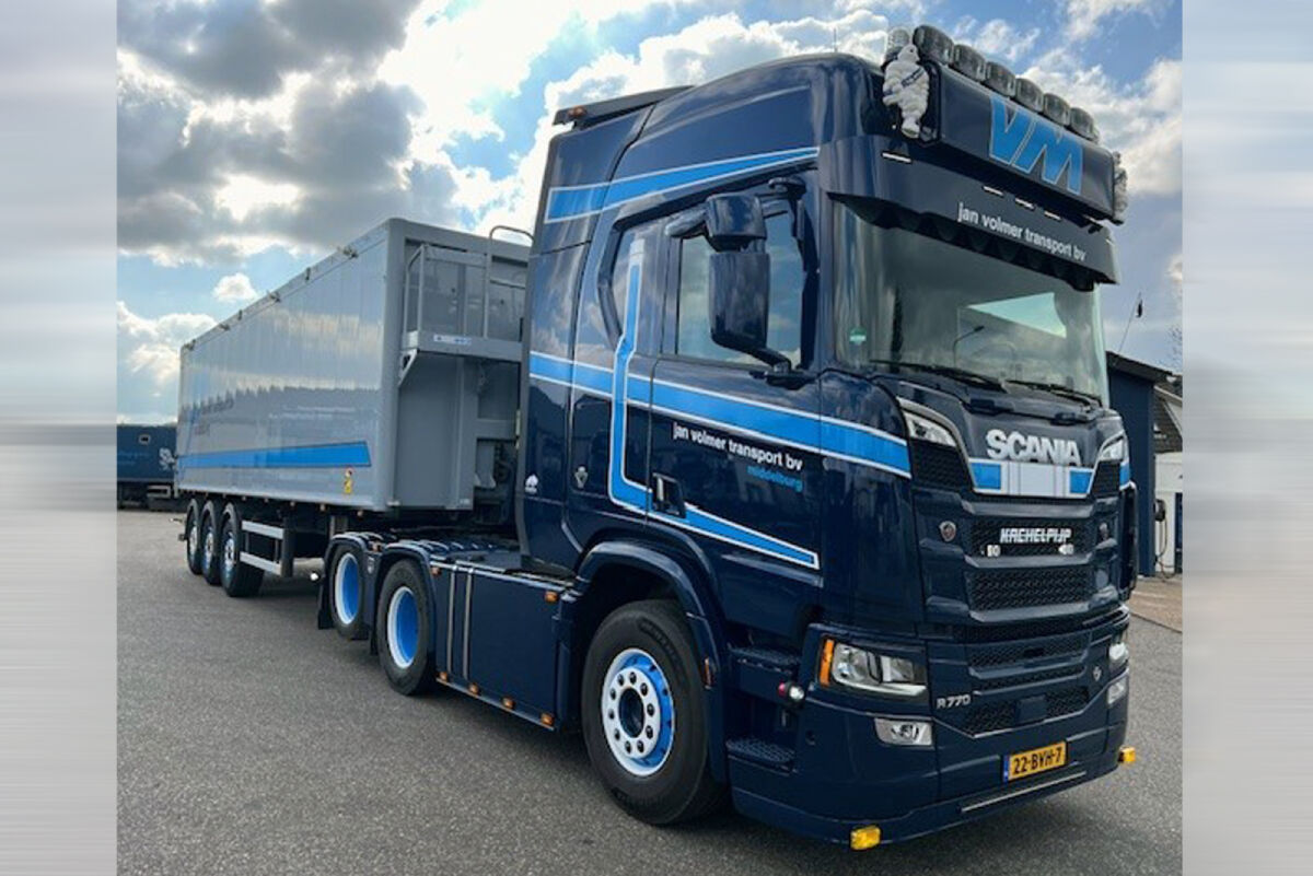 JAN VOLMER TRANSPORT BV; SCANIA R HIGHLINE CR20H 6X2 TAG AXLE TIPPER ...